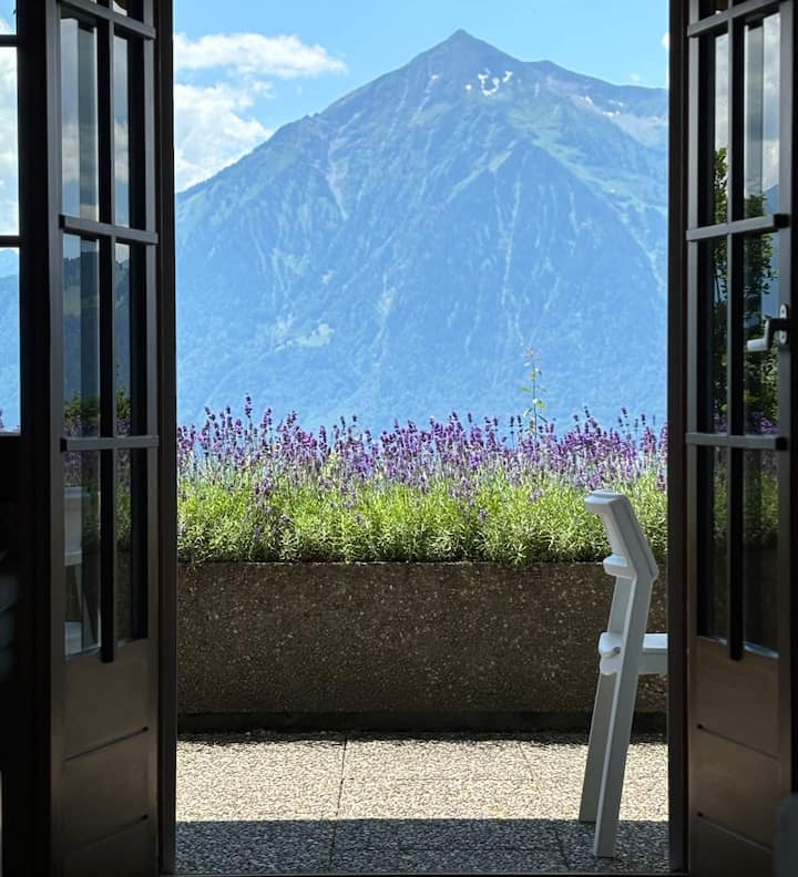 Amazing Lake Views • Cozy Retreat + King Bed - Gunten