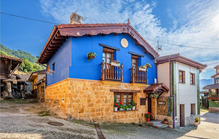 Awesome Home In Carabanzo - Lena