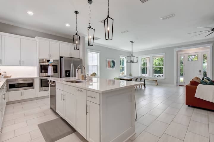 Beachy Keen | Bikes, Close Walk To Beach, & Wifi - Amelia Island, FL