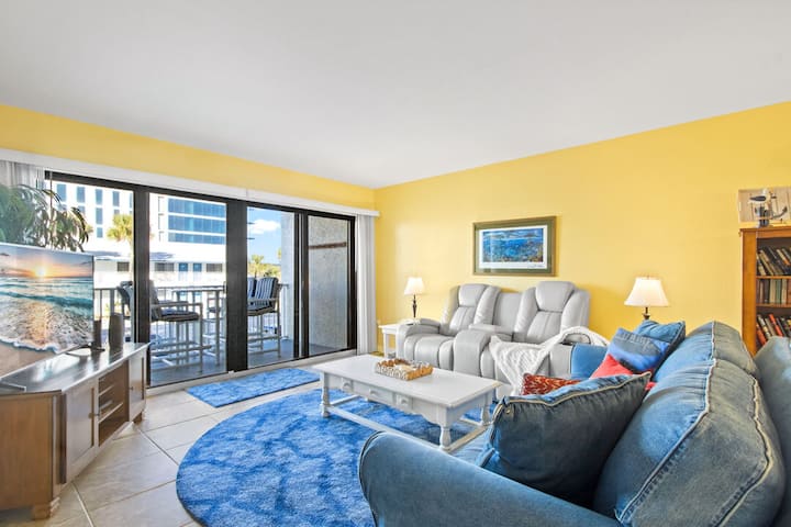 Ocean View Condo Steps From Pool And Beach! - Cocoa Beach, FL