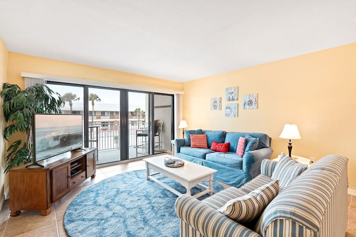 Ocean View Condo Steps From Pool And Beach! - Cocoa Beach, FL