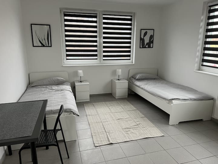 Modern Room Mit Gemeinschaft Badezimmer - Hannover