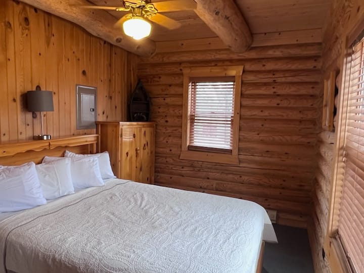 Cabin #4 Deer Ridge Resort - Ely, MN