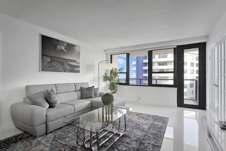 Cozy Beachfront 2 Bdr  Miami Beach Condo 1505 - Miami Beach, FL