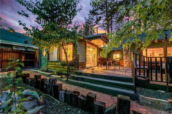 Pet-friendly Big Bear Village Oasis|games - Big Bear Lake, CA