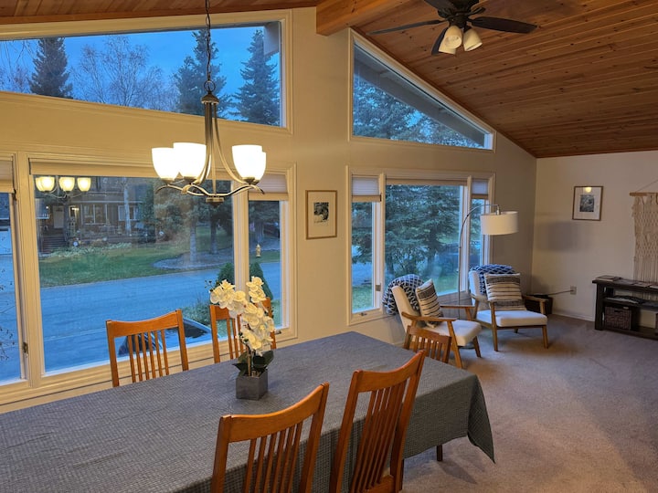 3 Bedroom Home Sleeps 12 - Anchorage