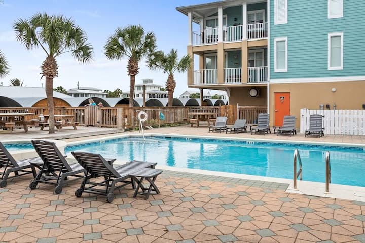 Condo With Pool Near Beach - Mexico Beach, FL