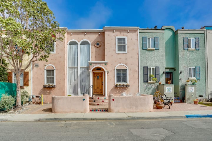 Dreamy Catalina Island Home, Walk To Beach & Ferry - Avalon, CA