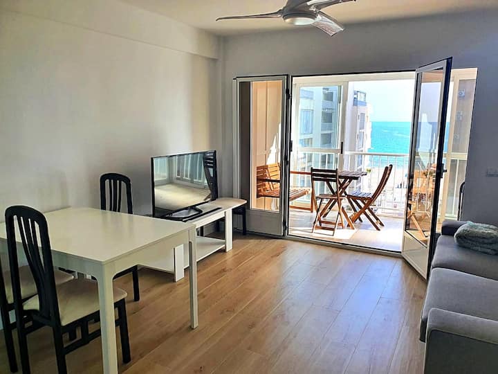 First Line Apartment With 3 Bedrooms And Seaviews - Benidorm