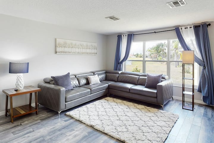 5br Lake-view Dog-friendly Home With Game Room - Kissimmee, FL