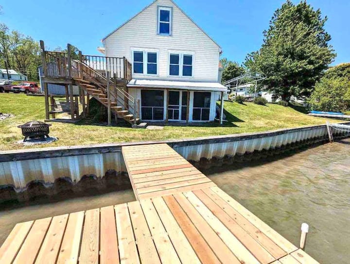 The Cape | Lakefront Home | Kayaks - Seneca Falls, NY