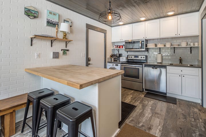 Newly Remodeled, Cozy Loft Condo W/mountain Views! - Big Sky, MT