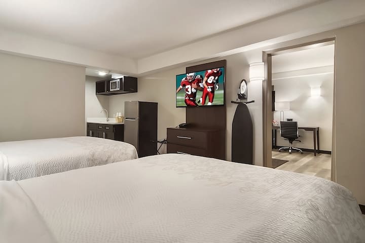 Minutes Walk To Griswold Park! Free Parking! - Erie, PA