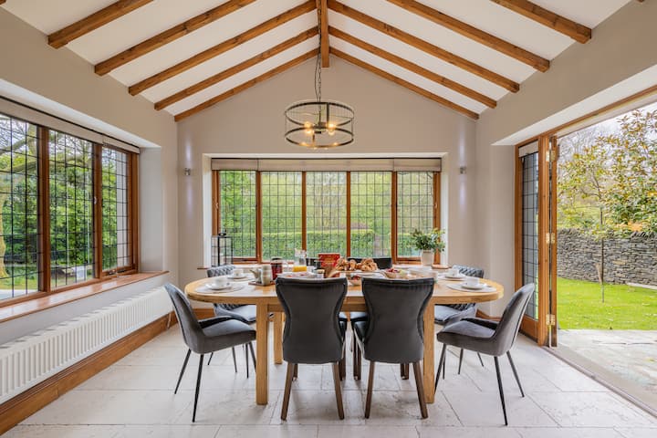 Beechwood, Windermere - Sleeps 10 With Hot Tub! - Bowness-on-Windermere