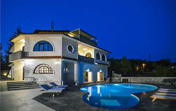 Pet Friendly Home In Jurdani With Sauna - Rijeka