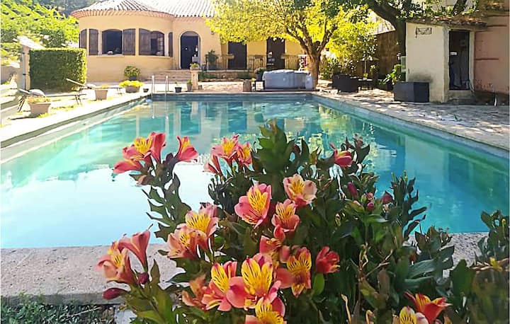 Stunning Apartment In Mornas With Wifi - Mornas