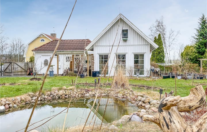 1 Bedroom Beautiful Home In Skene - Kinna