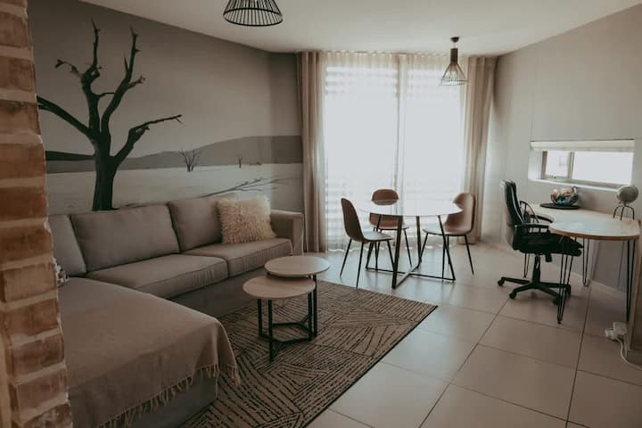 Namib: Luxury Apartment Near Grove Mall & Hospital - Windhoek