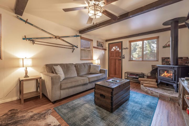Chip O Wood | Jacuzzi, Gated Deck, Steps To Lake! - Fawnskin, CA