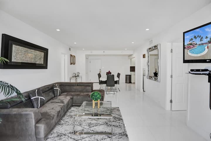 High Floor 2bd With Beach Service/1616 - Miami Beach, FL