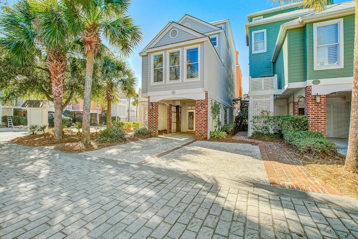 Luxury 4br | Pool | Balcony | Steps To Beach - Mount Pleasant