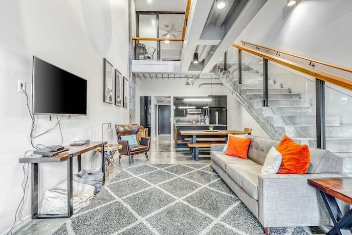 Sleek 2br Q21 | Patio | Firepit - Portland