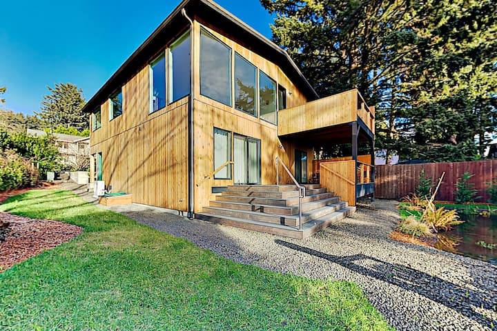 Walk To Beach 3br Soundview | Woodstove | Deck - Manzanita, OR
