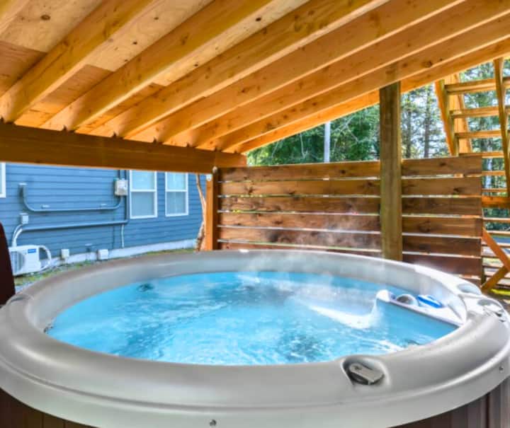 Beach Escape • 4br • Hot Tub • Walk To Beach - Rockaway Beach, OR