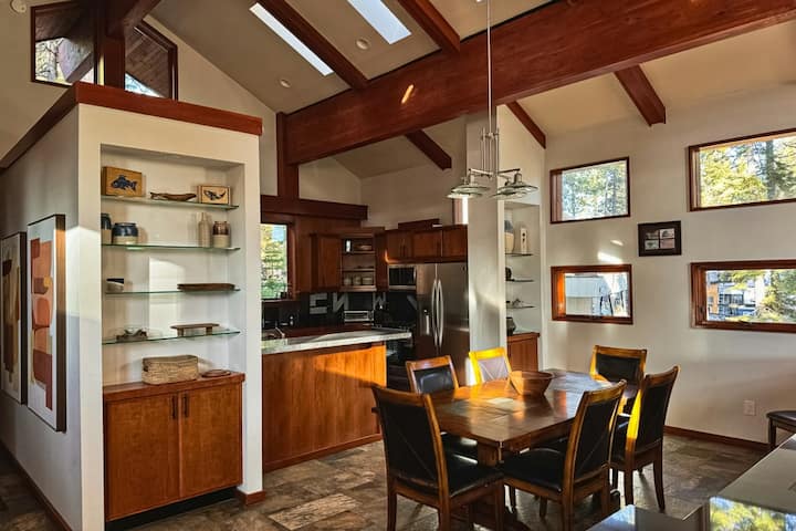 Stunning Family-friendly Home With Private Hot Tub - North Lake Tahoe, CA