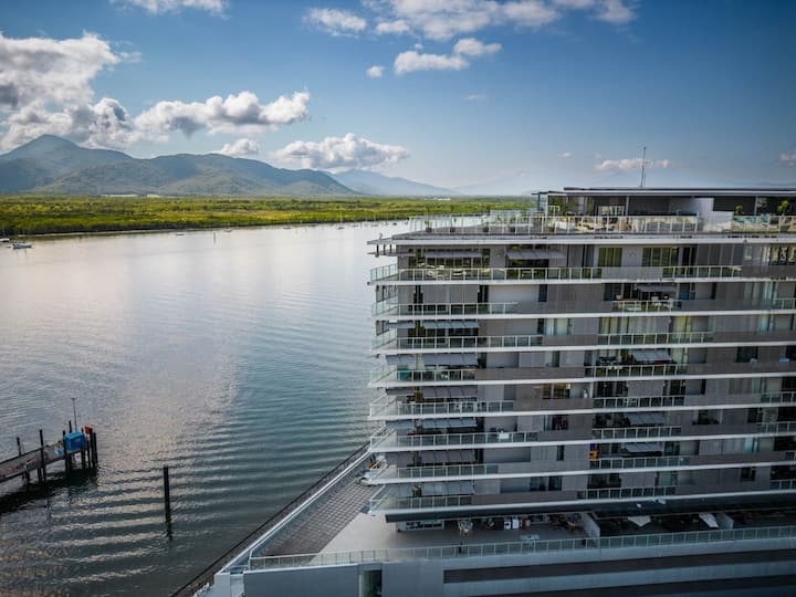 703 Harbour Lights Cairns Water Views Apartment - Cairns