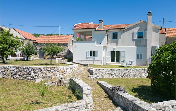 Amazing Apartment In Podgrade - Mimice