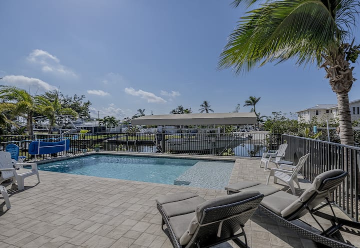 4737 Jackfish St - 4 Bedroom W Den - Bonita Springs, FL