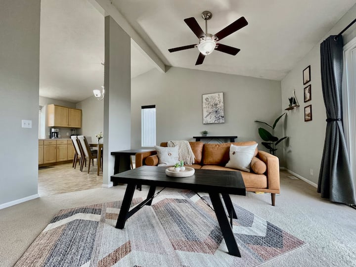 Fresh West Omaha Home For Your Entire Group - Bennington, NE