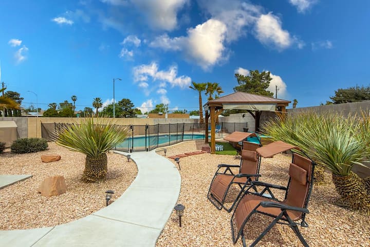 Swim, Play, Cook | Las Vegas Getaway - Las Vegas, NV