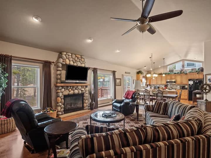 Rustic & Cozy 4br - Fenced In Spacious Deck, Bbq - Leadville, CO