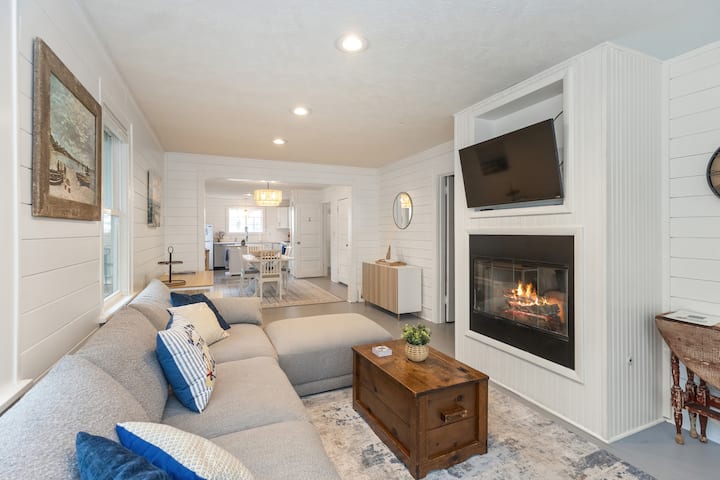 Downtown Cottage, Walk To Beach, Fire Pit - New Buffalo, MI