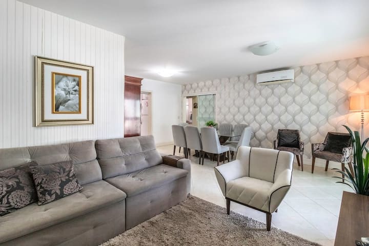 Amplo Apartamento Central! C/ Churrasqueira - Pôrto Belo