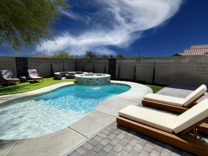 Vegas 6br Dream Paradise: Pool, Hot Tub & Games - Las Vegas, NV