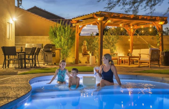Vegas 6br Dream Villa: Pool, Hot Tub & Games - Boulder City, NV