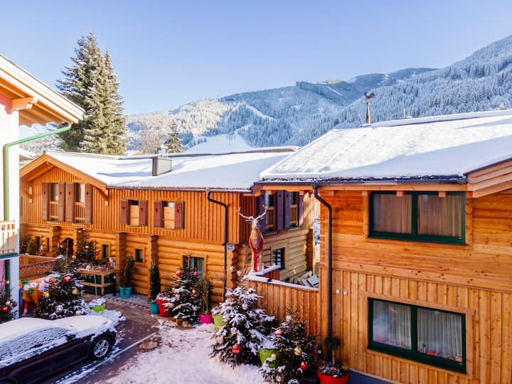 Chalet Avec 2 Couchettes Extérieures Au Cœur De - Kaprun