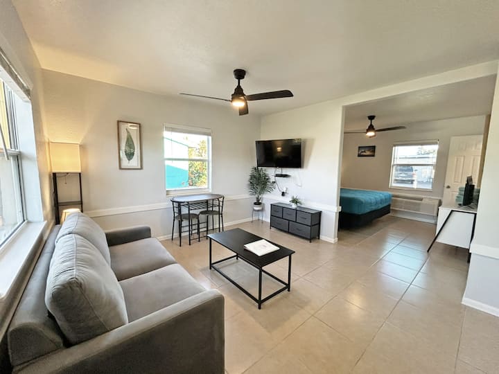 Tropical King Cottage By Beach, Heated Pool & Bbq! - Cypress Lake, FL