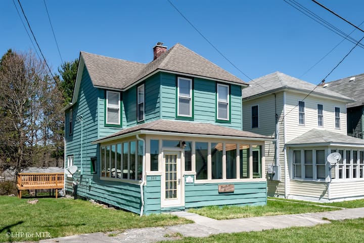 Historic Home On Corner Lot - Mountain Memories - Davis, WV