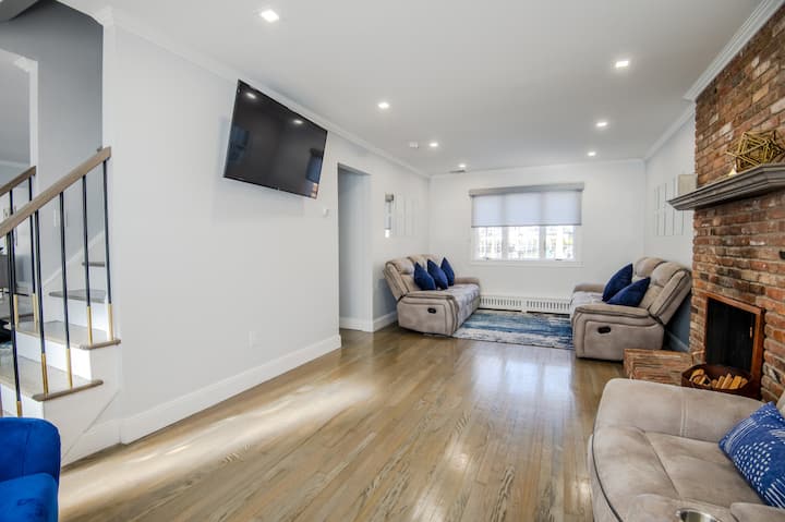 Cozy Family Home | Fireplace And Backyard Playset - Mahwah, NJ