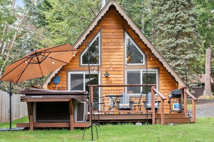 Waterfront A-frame 2br Stylish Cabin! - Ashford, WA