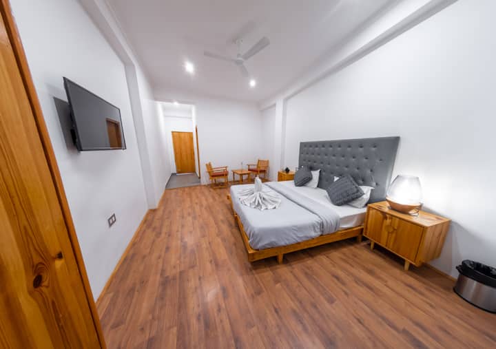 Woosah Kings Room With Balcony In Leh Ladakh - Leh