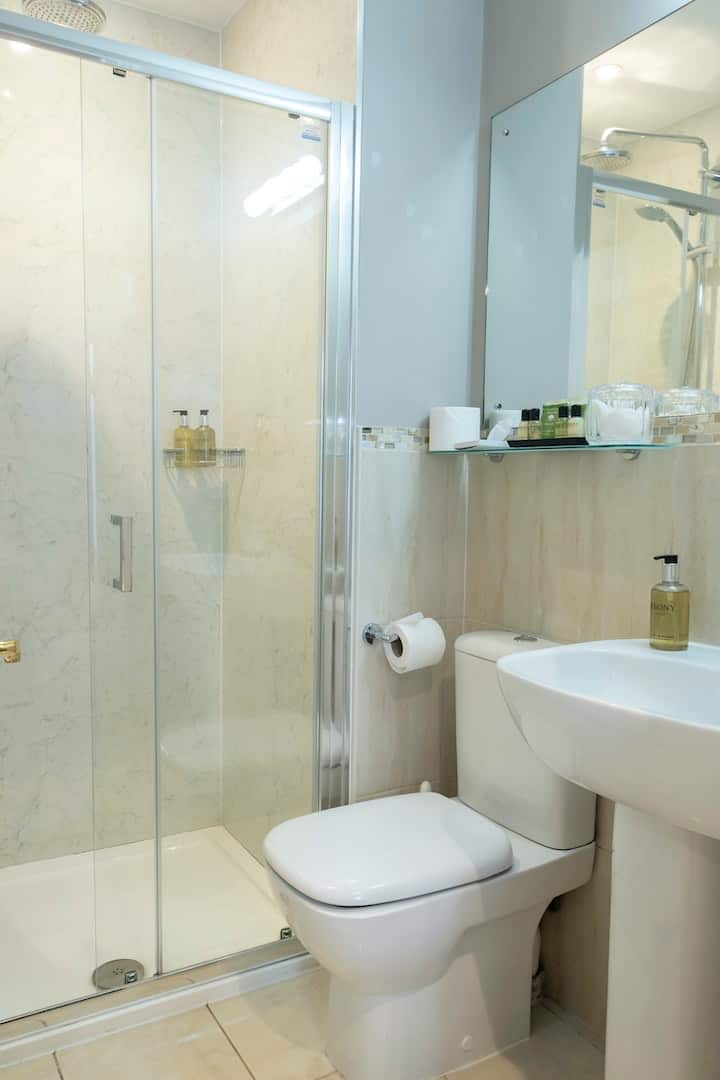 Executive One Bed Apartment - Salisbury