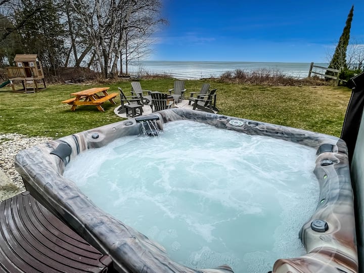 Lakefront Cabin | Hottub, Secluded, Kayaks/bikes - Wisconsin