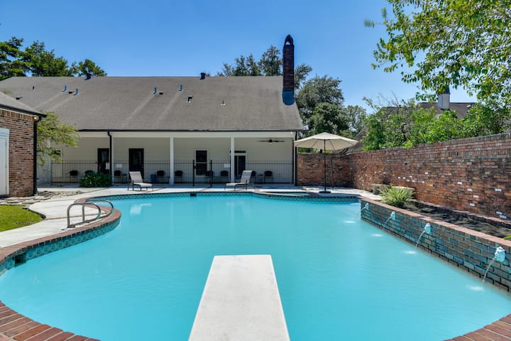 Stunning Baton Rouge Home W/ Pool: Near Lsu! - Baton Rouge, LA