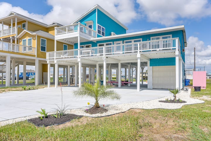 1 Mi To Ocean: Colorful Freeport Beach Rental! - Surfside Beach, TX