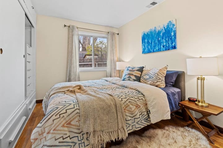 Cozy Dog Friendly North End Cottage W/ Bikes! - Boise, ID